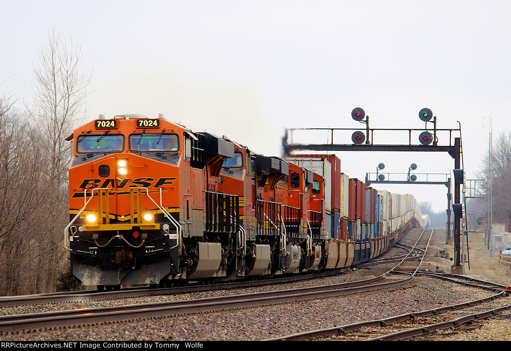 BNSF 7024 East